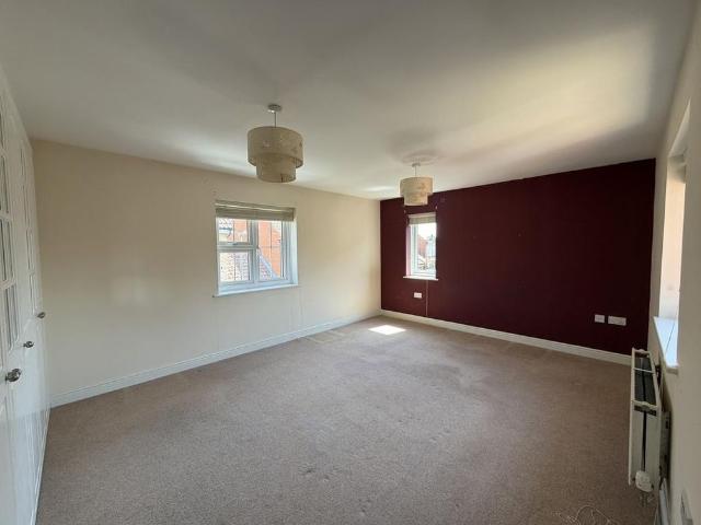 5 bedroom detached house to rent