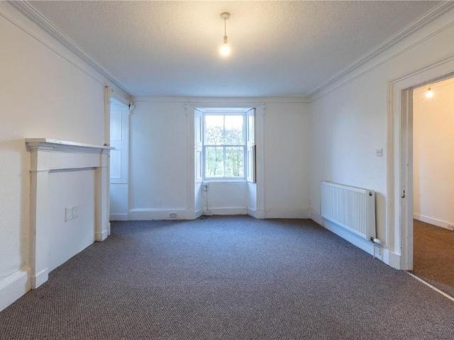 5 bedroom detached house to rent
