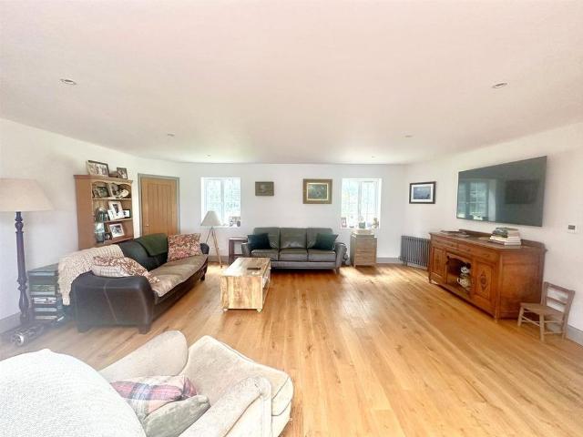 5 bedroom detached house to rent