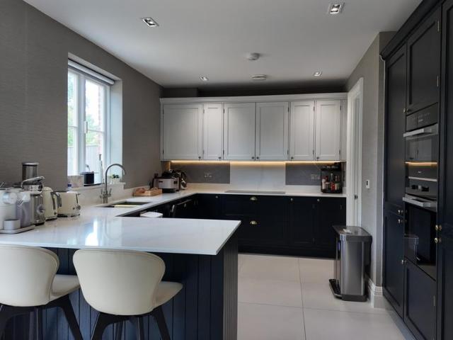 5 bedroom detached house to rent