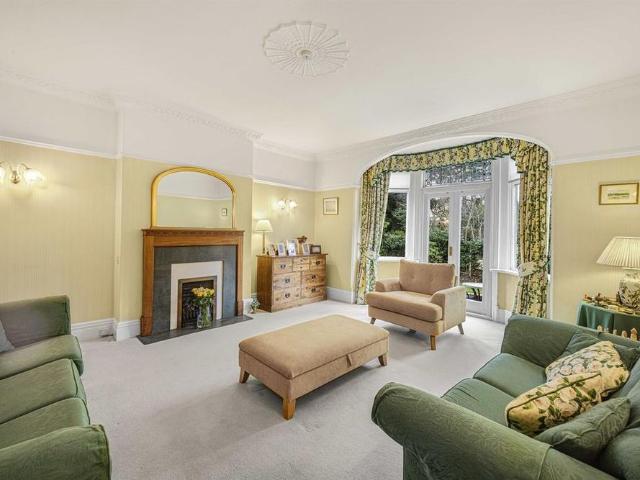 5 bedroom detached house to rent