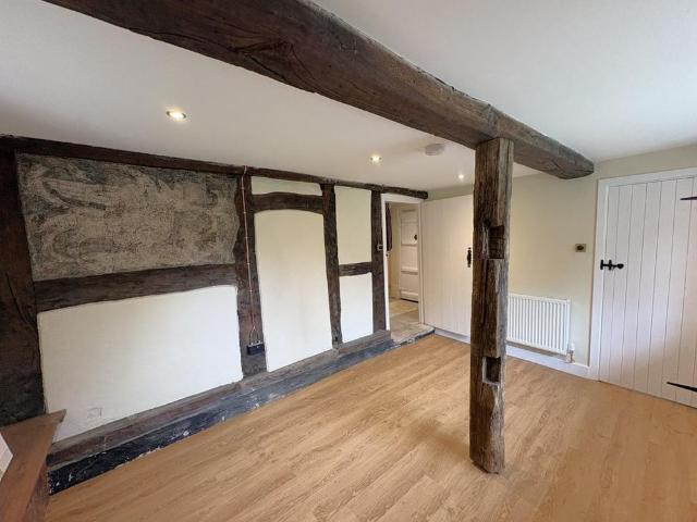 5 bedroom detached house to rent