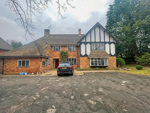 5 bedroom detached house to rent