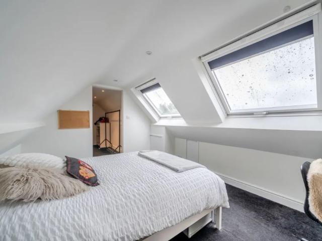 5 bedroom detached house to rent