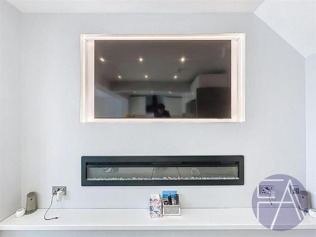 5 bedroom detached house to rent
