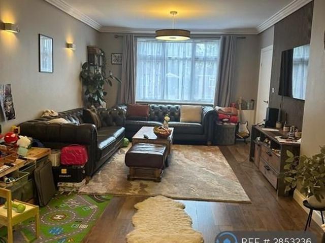 5 bedroom detached house to rent