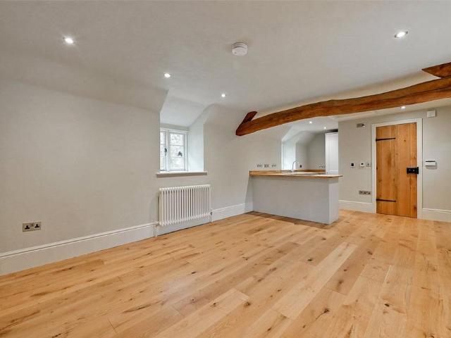 5 bedroom detached house to rent