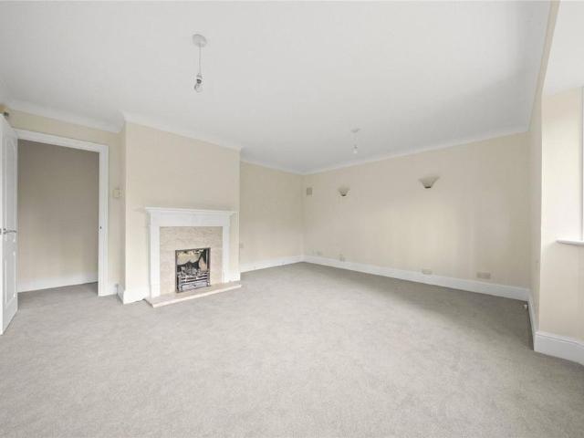 5 bedroom detached house to rent