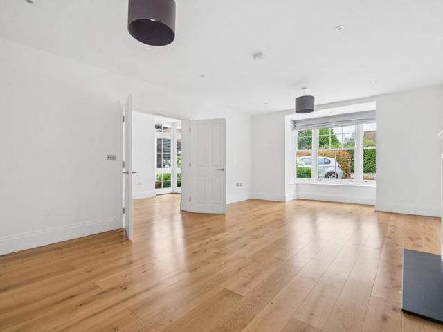 5 bedroom detached house to rent