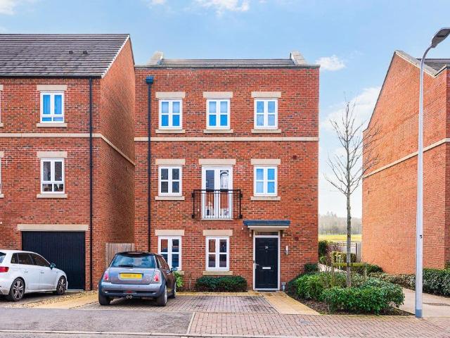 5 bedroom detached house to rent