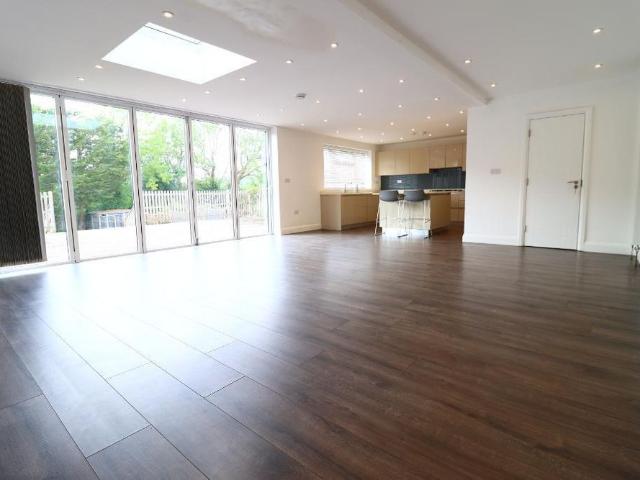 5 bedroom detached house to rent