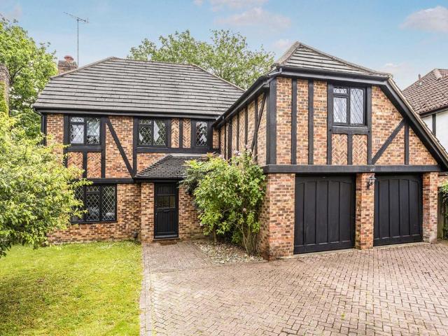 5 bedroom detached house to rent