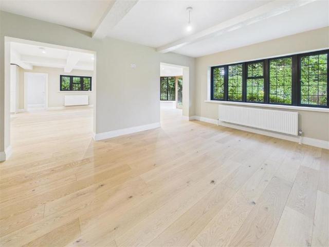 5 bedroom detached house to rent
