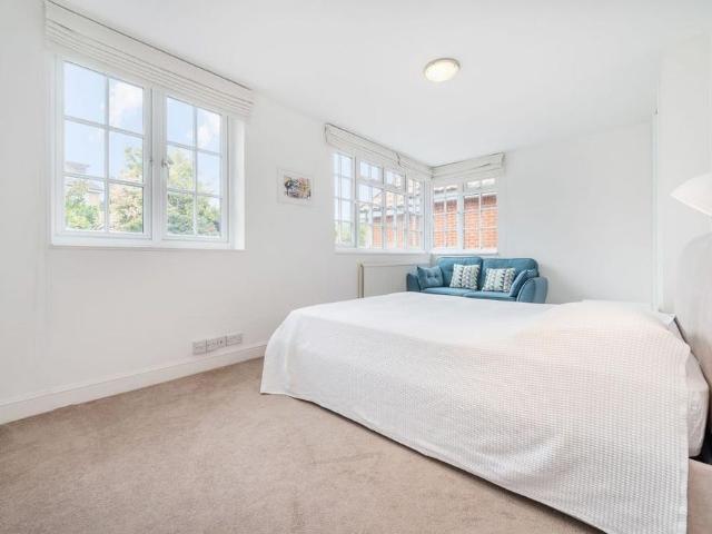 5 bedroom detached house to rent
