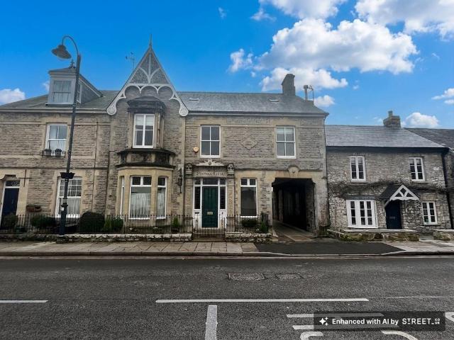 5 bedroom detached house to rent