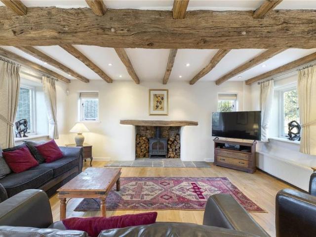 5 bedroom detached house to rent