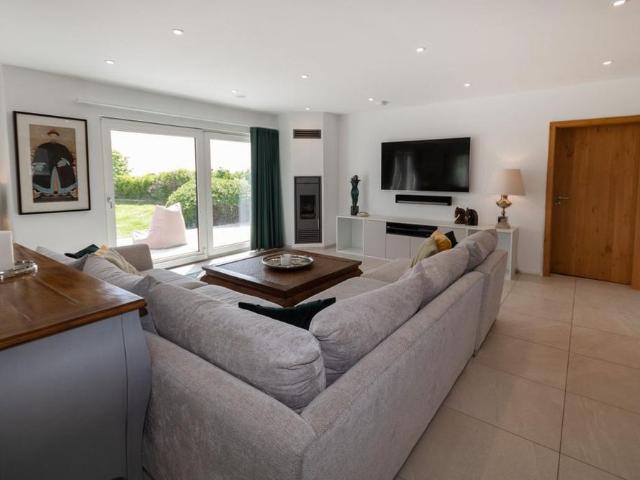 5 bedroom detached house to rent