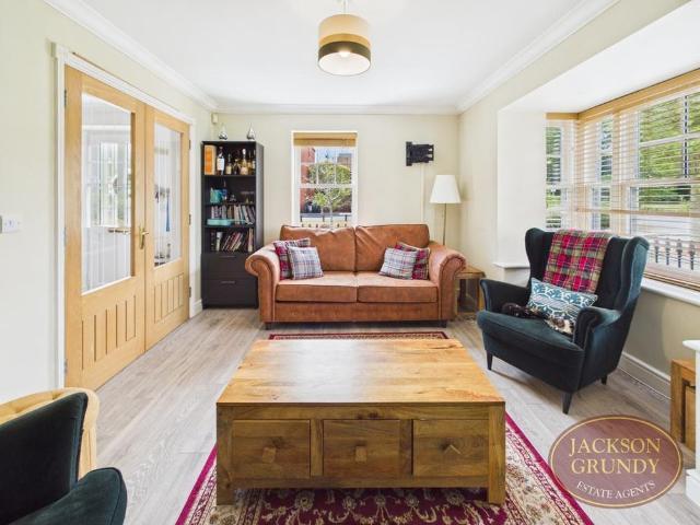 5 bedroom detached house to rent