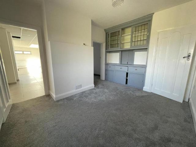 5 bedroom detached house to rent