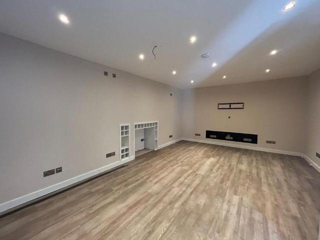 5 bedroom detached house to rent