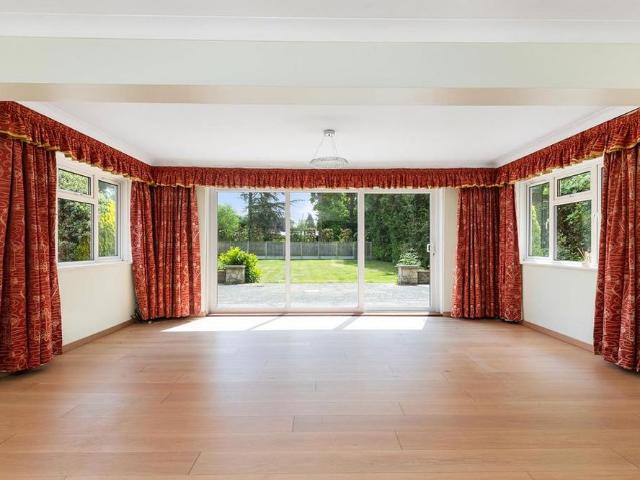 5 bedroom detached house to rent