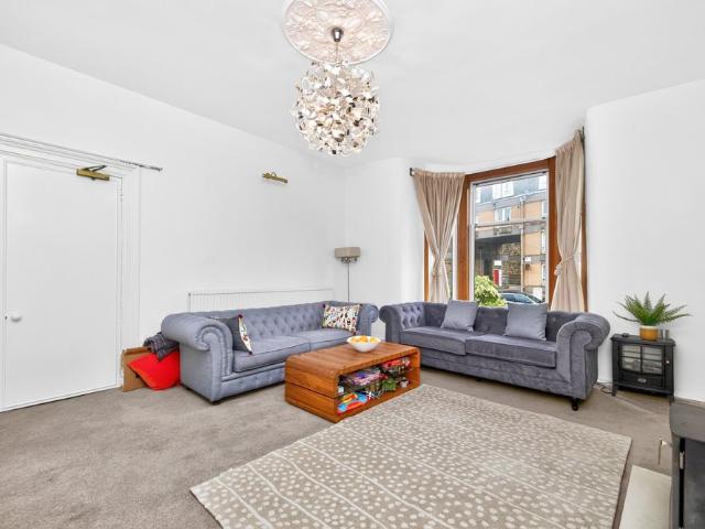 5 bedroom detached house to rent