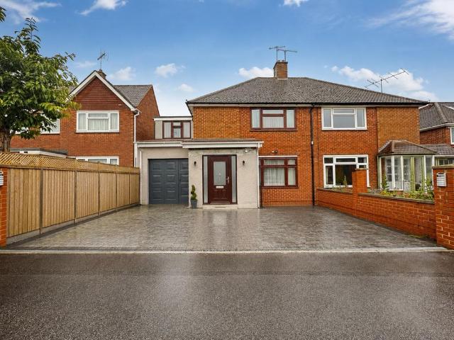 5 bedroom detached house to rent