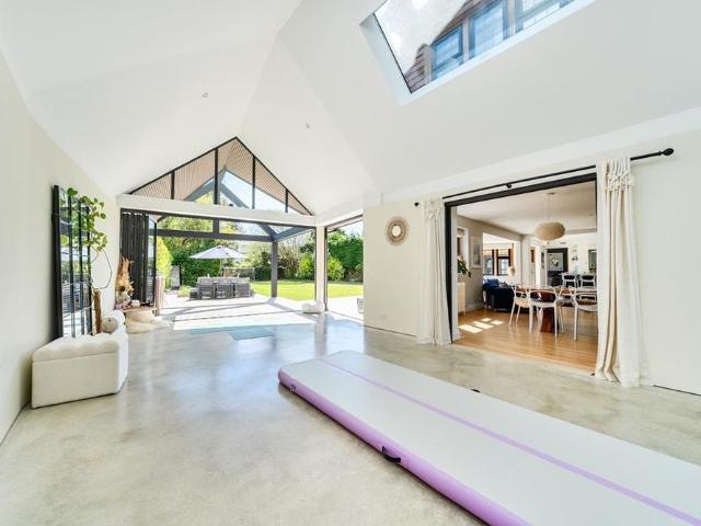5 bedroom detached house to rent
