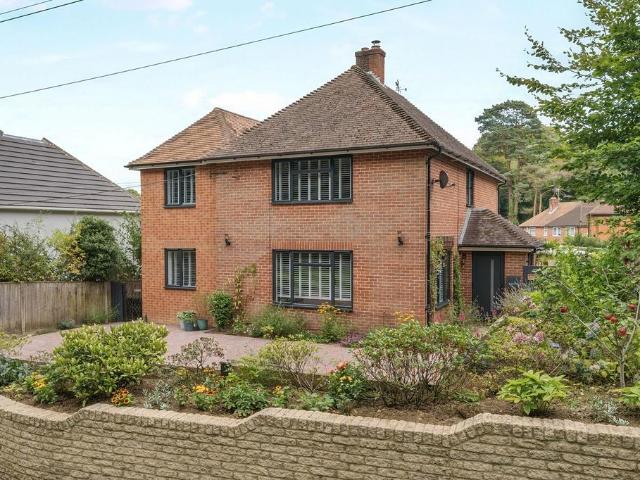 5 bedroom detached house to rent