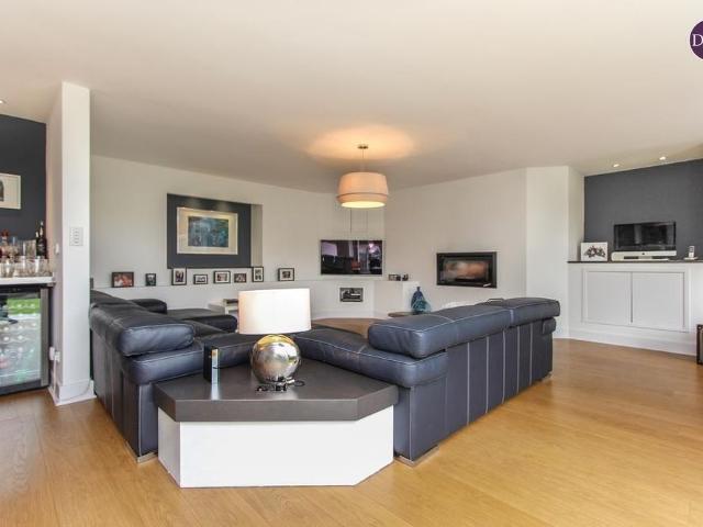 5 bedroom detached house to rent