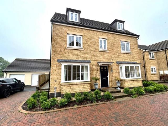 5 bedroom detached house to rent