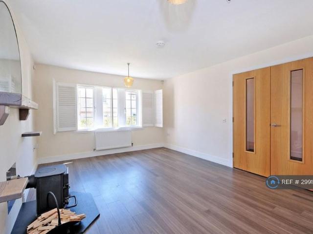 5 bedroom detached house to rent