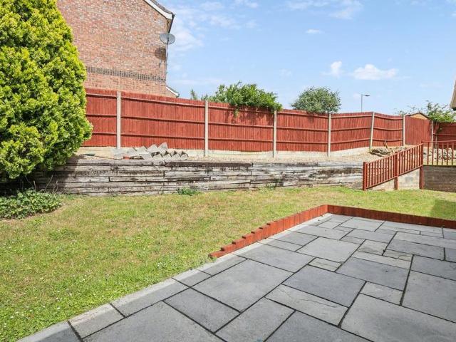 5 bedroom detached house to rent