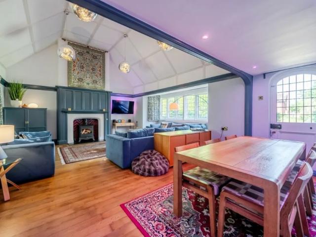 5 bedroom detached house to rent