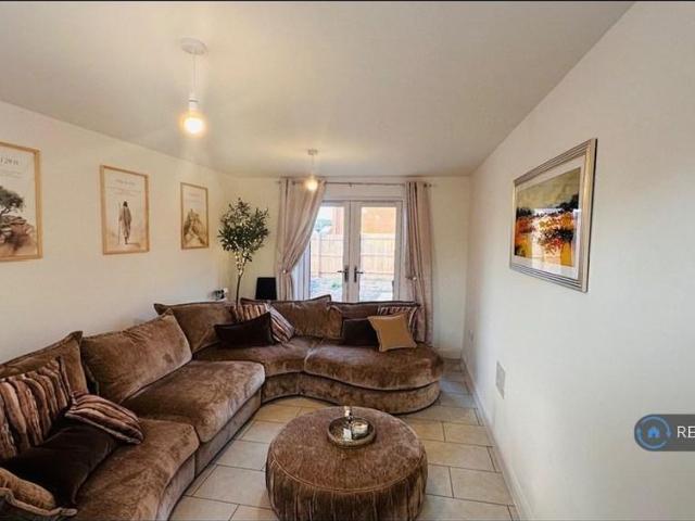 5 bedroom detached house to rent