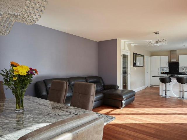 5 bedroom detached house to rent