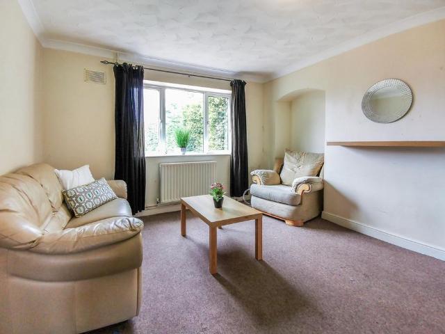 5 bedroom detached house to rent