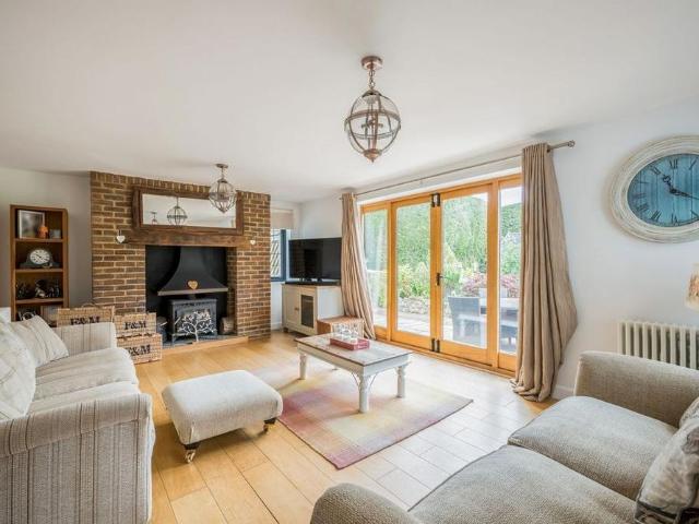 5 bedroom detached house to rent