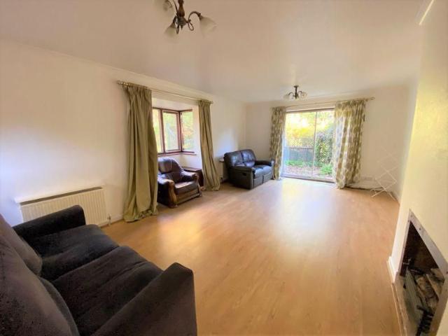 5 bedroom detached house to rent