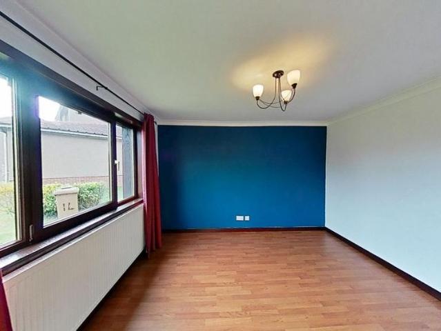 5 bedroom detached house to rent