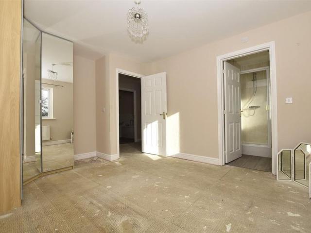 5 bedroom detached house to rent