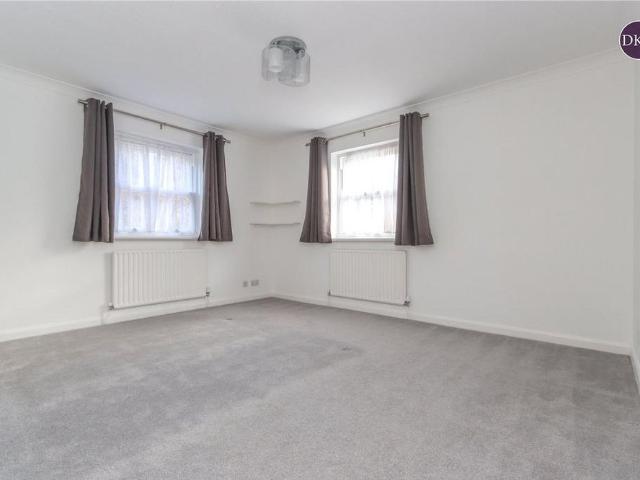 5 bedroom detached house to rent