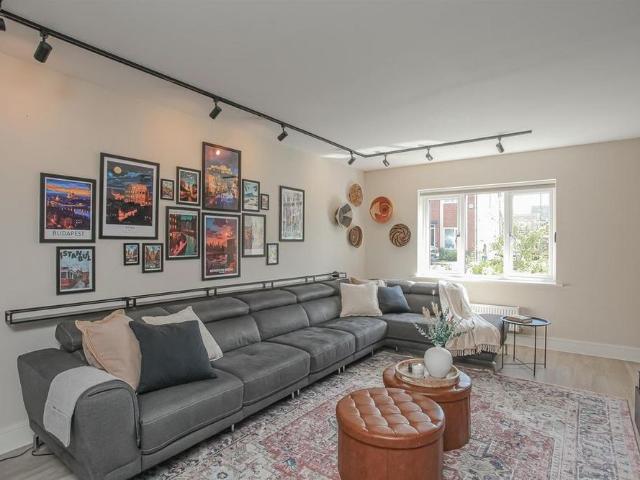 5 bedroom detached house to rent
