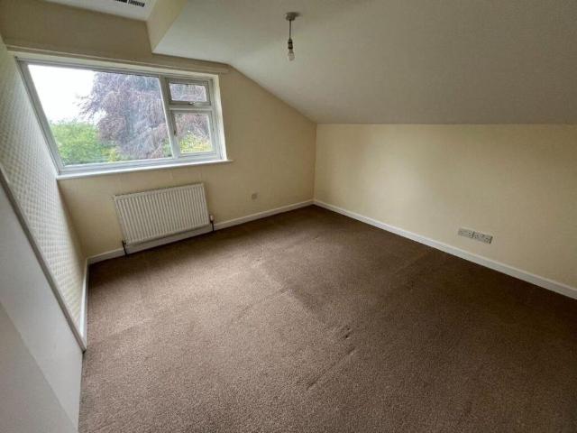 5 bedroom detached house to rent