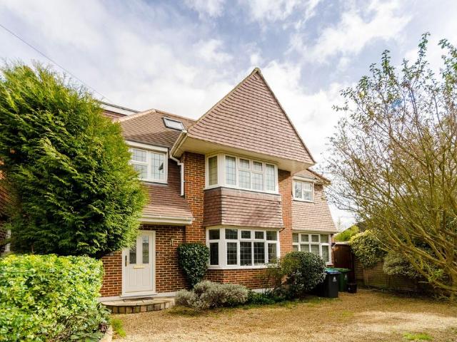 5 bedroom detached house to rent