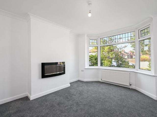 5 bedroom detached house to rent