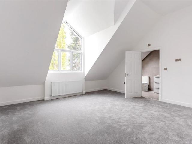 5 bedroom detached house to rent