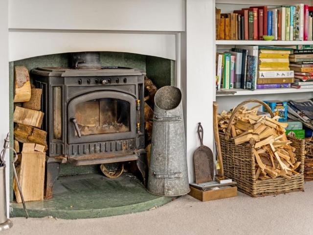 5 bedroom detached house to rent