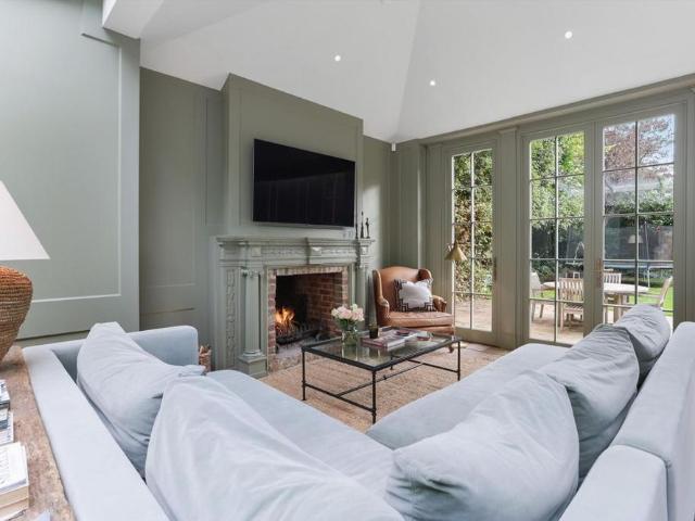 5 bedroom detached house to rent
