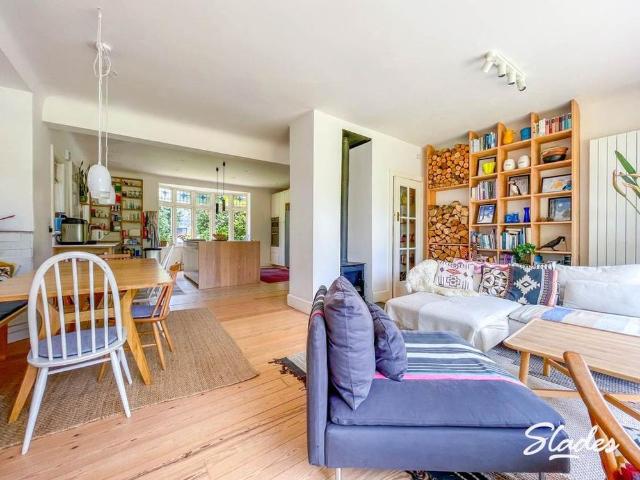 5 bedroom detached house to rent